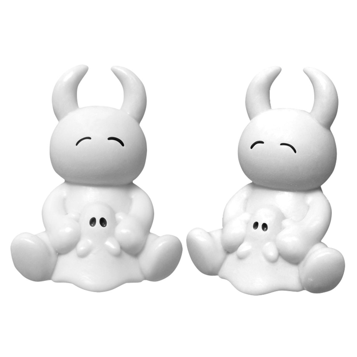 UAMOU CAPSULE TOY - white Uamou & ghost-chan smiling created by Uamou (Ayako Takagi)