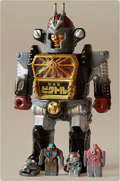 Commander Viktor Black set - set of Victor + mini robot 4 bodies ...